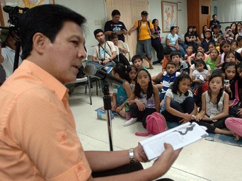 Actor Tirso Cruz III takes oath as new FDCP chair | Inquirer News