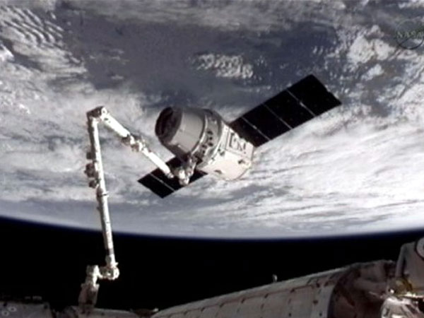 Dragon makes history with space station docking | Inquirer News