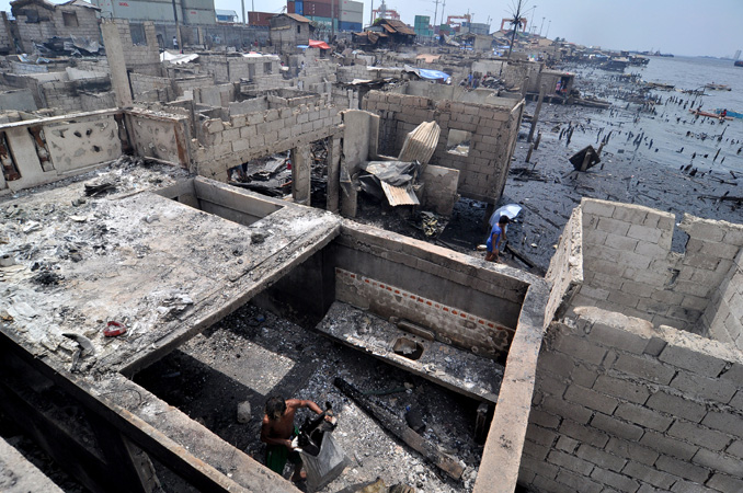 Tondo fire leaves 2,000 families homless | Inquirer News