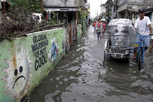Navotas City Mayor urges government employees to help in relief ...