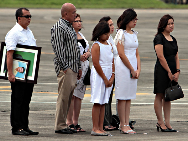 Robredo’s daughter vows to pursue father’s legacy | Inquirer News