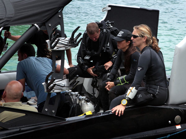 8 foreign divers in Robredo plane crash among 300 cited for heroism in ...