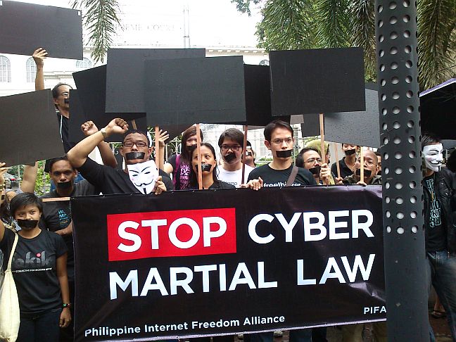 Groups stage protest vs anti-cybercrime law at SC | Inquirer News