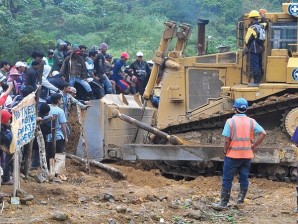 Mining protest turns violent; 6 hurt | Inquirer News