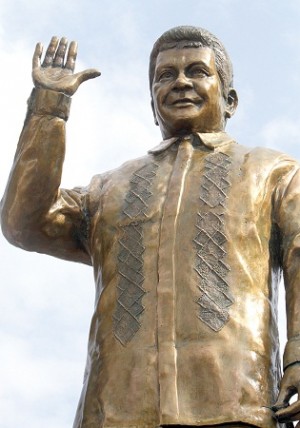 FPJ monument unveiled | Inquirer News