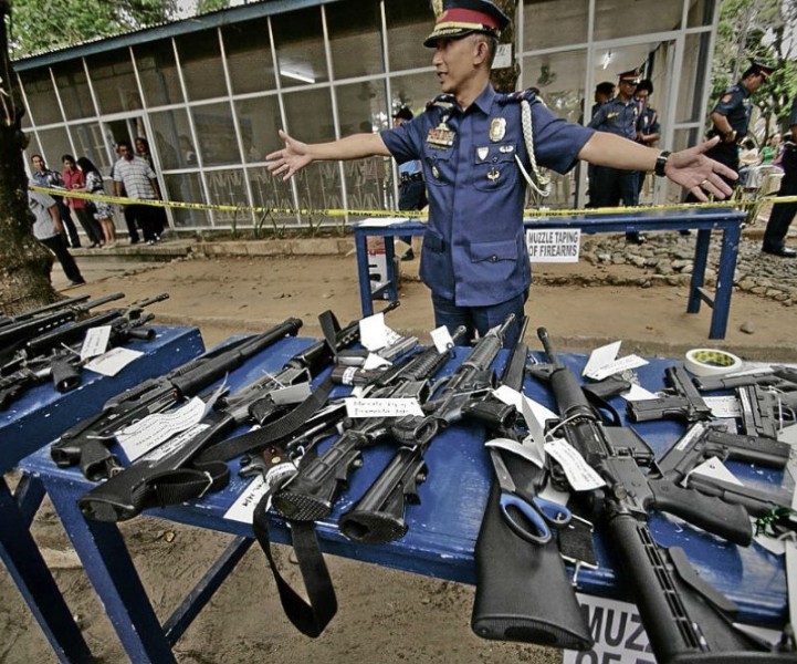 Abra politicians surrender 179 guns to PNP | Inquirer News