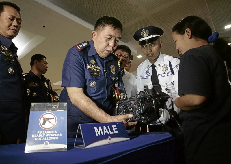 PNP: SM guards committed lapses; 2 of 4 agencies fined | Inquirer News