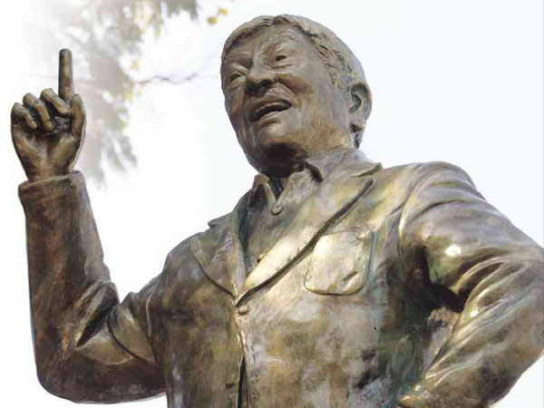 Comedy king Dolphy’s statue unveiled in Manila | Inquirer News