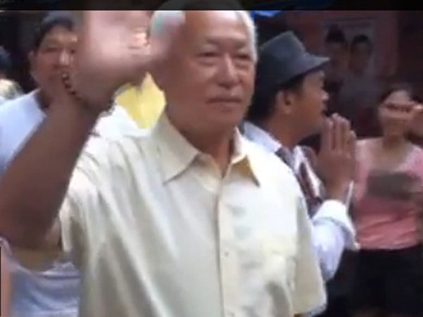 Manila Mayor Lim casts vote | Inquirer News