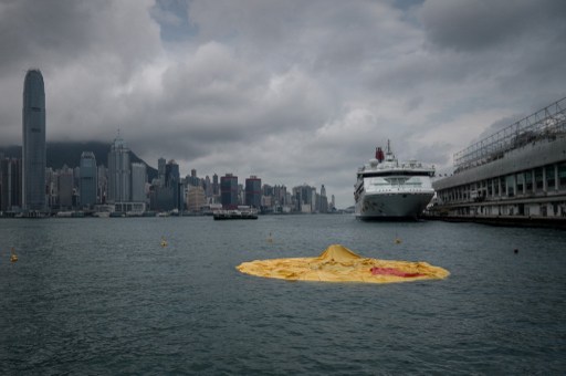 Hong Kong cries fowl as giant rubber duck deflates | Inquirer News
