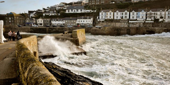 Britain braces for worst storm in a decade | Inquirer News