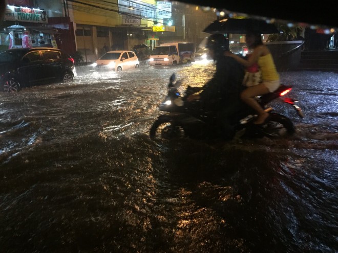 IN PHOTOS: Heavy rains flood parts of Metro Manila | Inquirer News