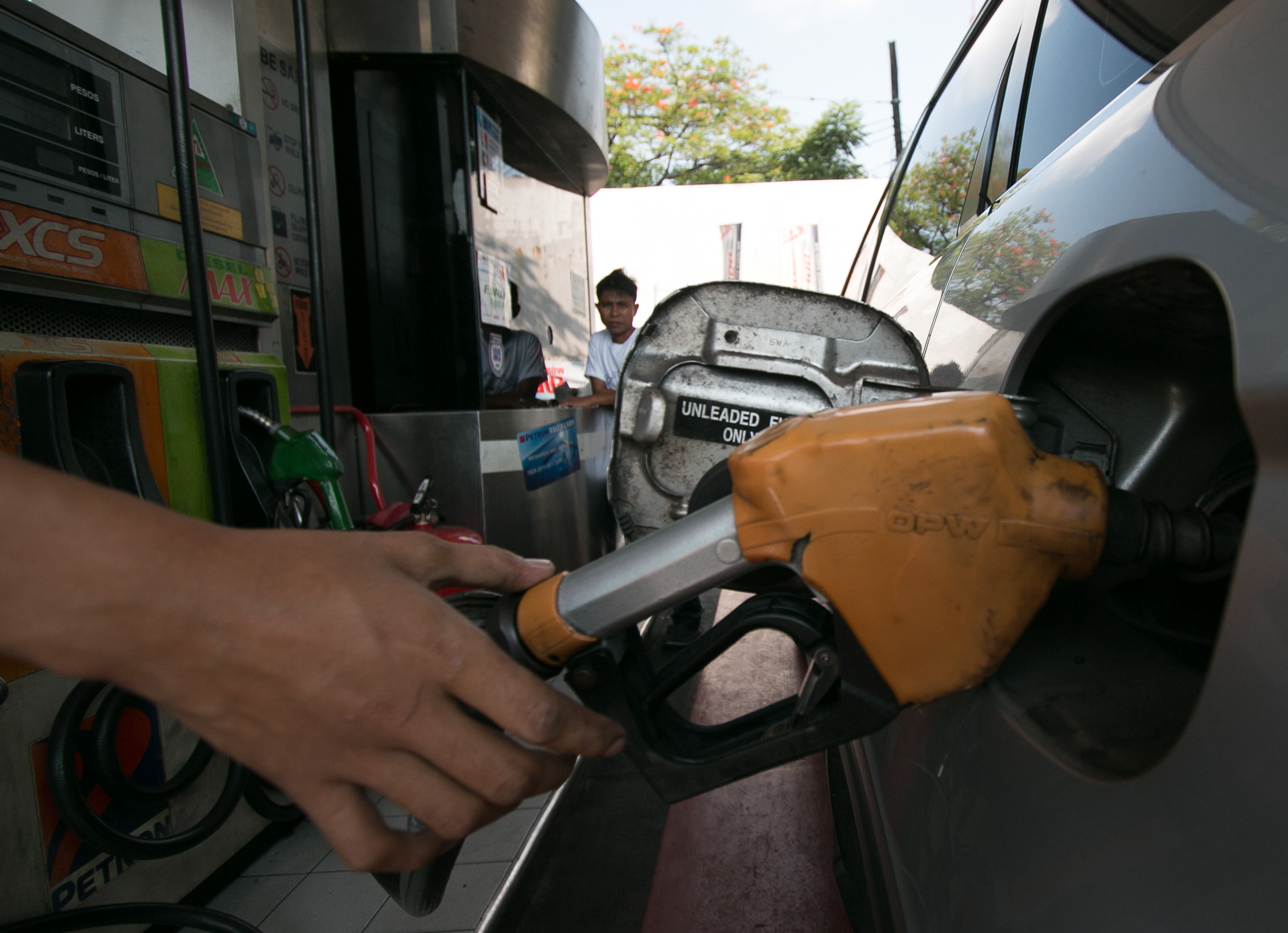 Oil price hike on Labor Day | Inquirer News