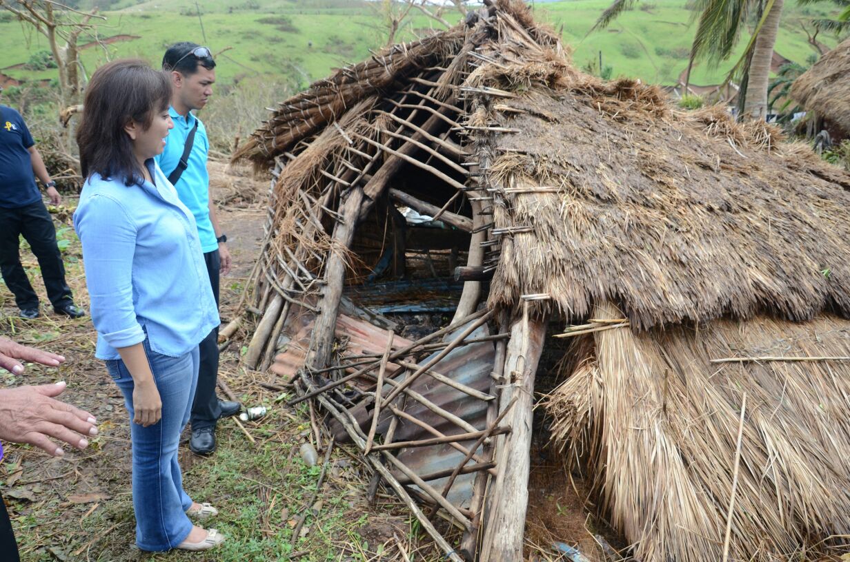 Leni visits typhoon-damaged Batanes | Inquirer News
