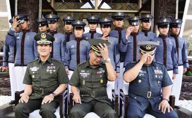 Kin inspire top PMA cadets to pursue military career | Inquirer News