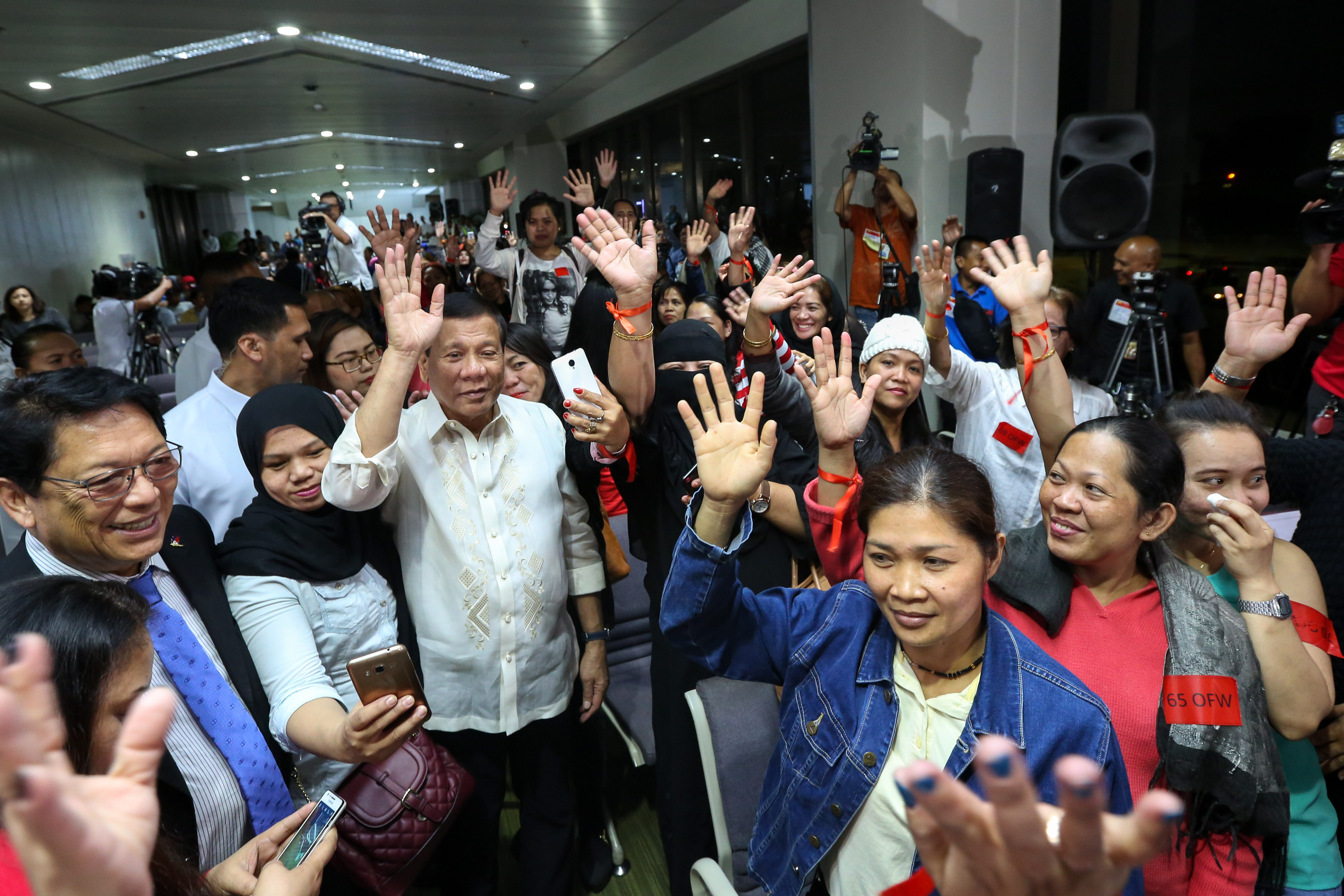 Duterte signs into law Handbook for OFWs Act | Inquirer News