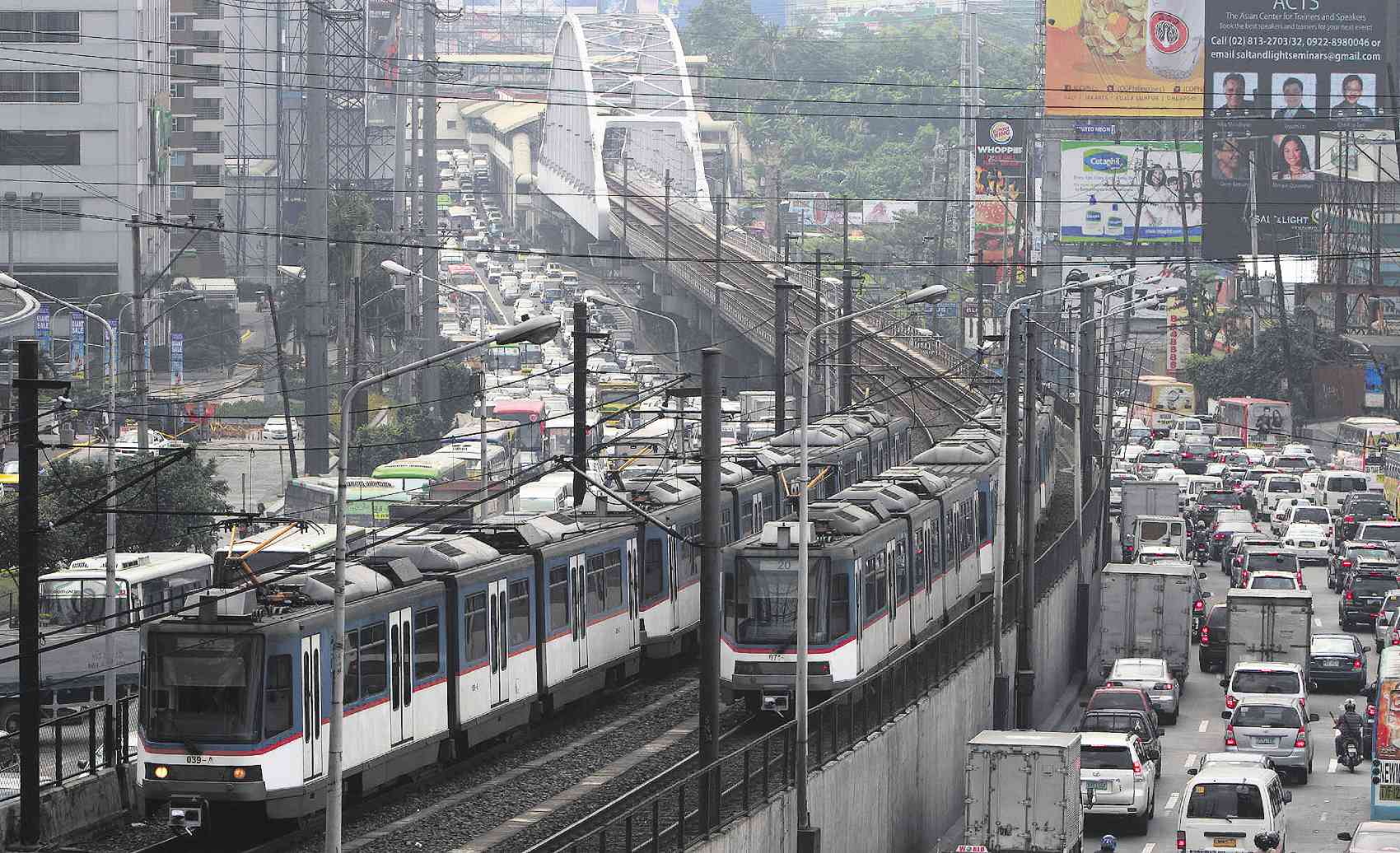 MRT-3 ends 2017 with another system failure | Inquirer News