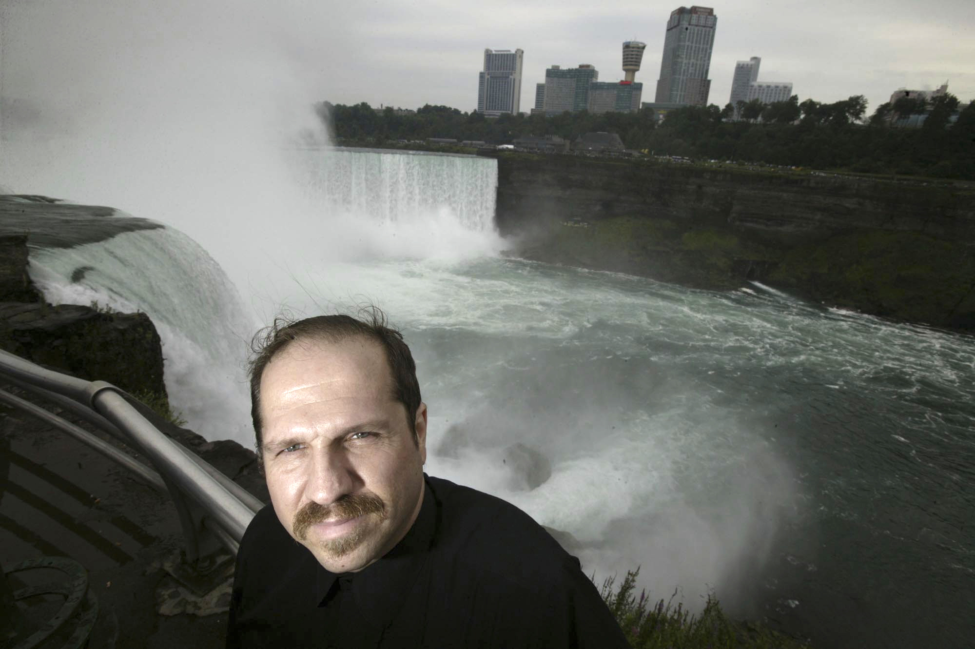 Niagara jump survivor dies after repeat stunt | Inquirer News