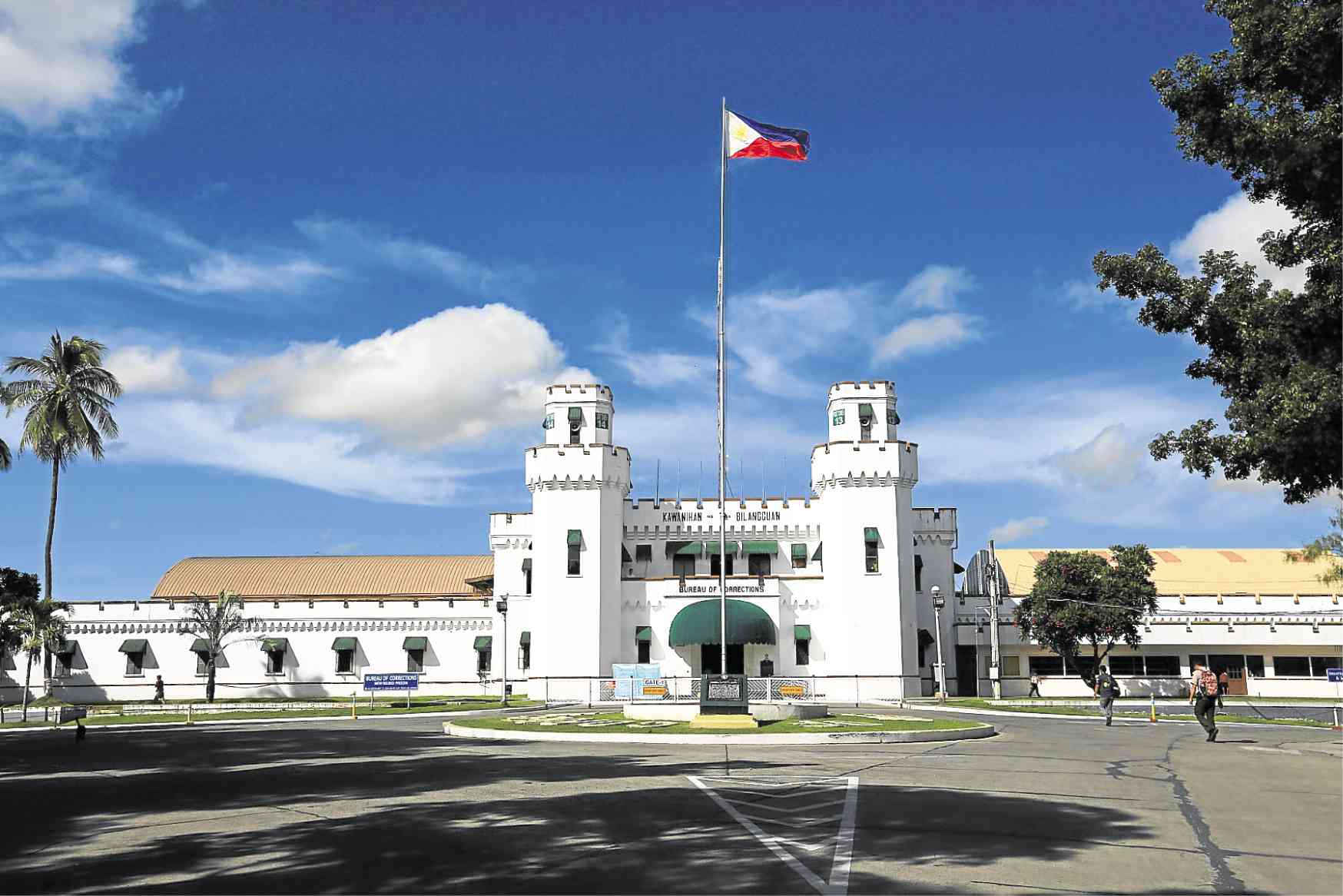 Inmate inside Bilibid stabs prison guard | Inquirer News