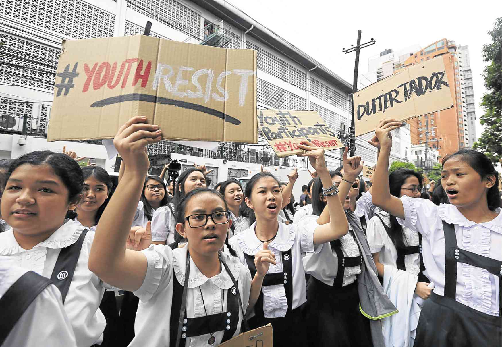 Manila students slam Duterte in rally ahead of 2nd Sona | Inquirer News