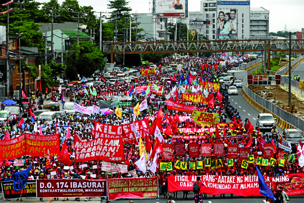 Thousands show up at Duterte protest outside Batasan | Inquirer News