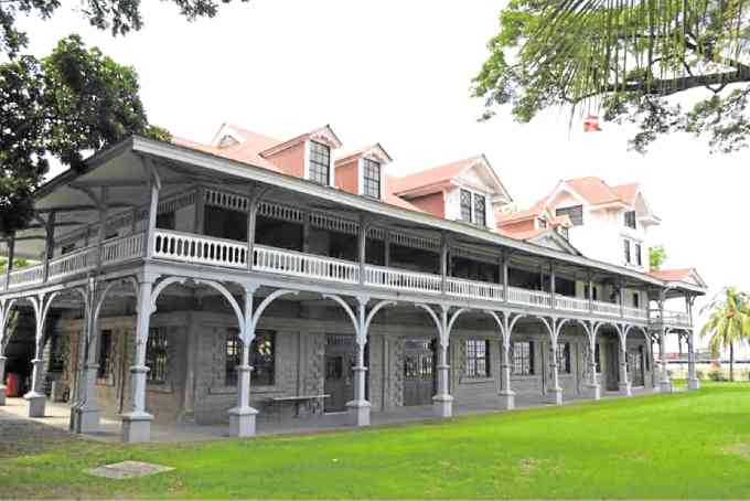 300 Silliman University teachers go on strike after CBA talks collapse ...