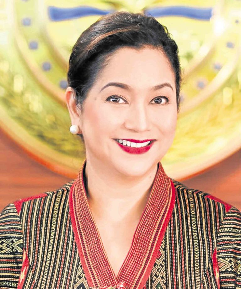 Mandaluyong Mayor Menchie Abalos files candidacy, to slide down to vice ...