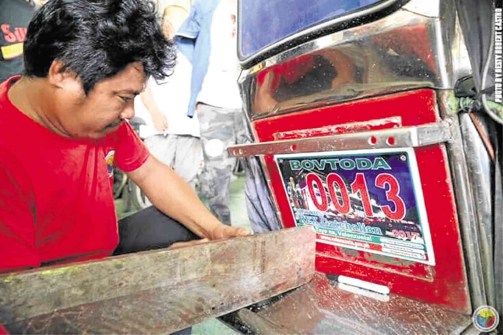 Valenzuela City trikes get second license plate | Inquirer News