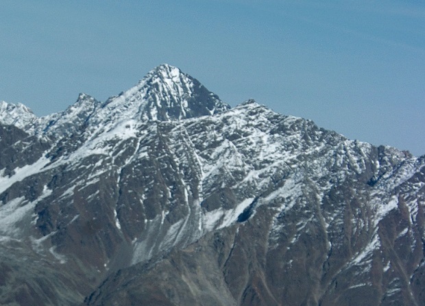 Man saves bus from plunging into 300-foot ravine | Inquirer News