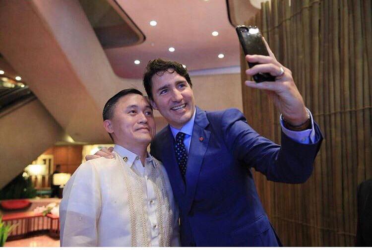 Bong Go: From national photobomber to king of selfies | Inquirer News