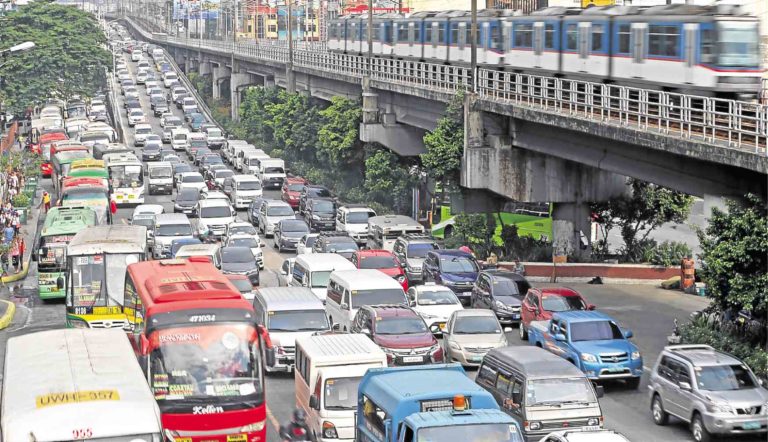 MMDA limiting ‘driver-only’ cars to 2 Edsa lanes | Inquirer News