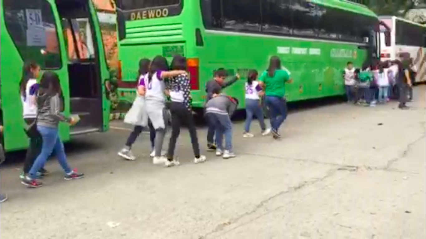 Colorum tourist buses spoil field trip of school kids | Inquirer News