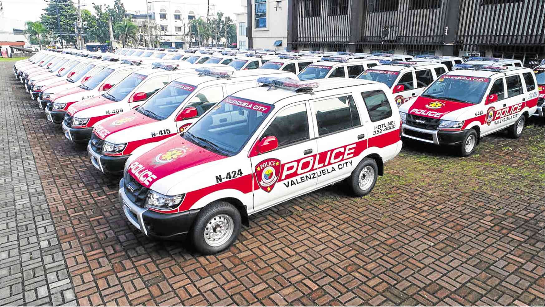 Pawed pals, new patrol cars beef up Valenzuela police | Inquirer News