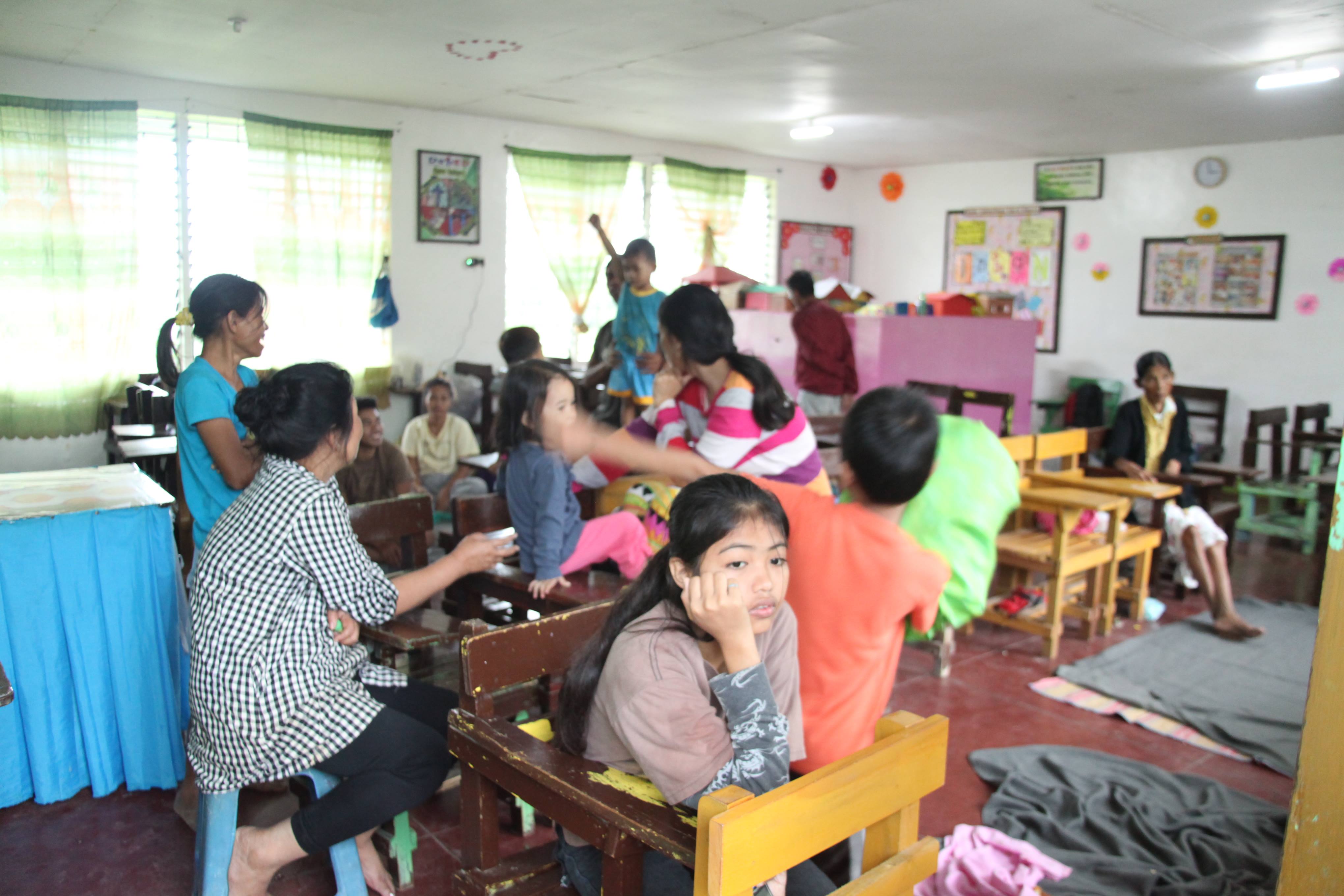 Some 300 families evacuated due to flood in Ormoc | Inquirer News