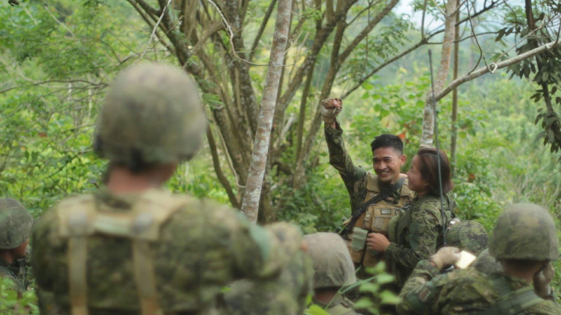 Soldiers and lovers: Romance blossoms on the battlefield | Inquirer News