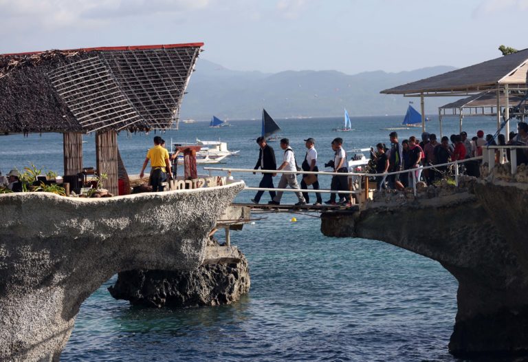 DENR issues 200 notices of violation in Boracay | Inquirer News