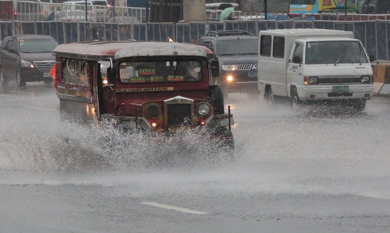 MMDA reports flooding in Metro Manila | Inquirer News
