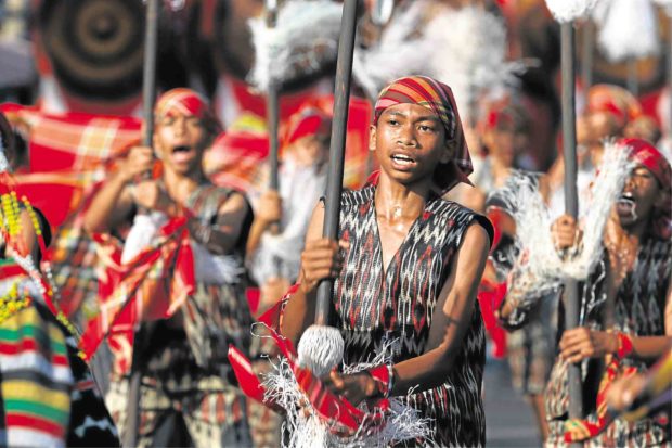 T’boli cloth wraps the world | Inquirer News