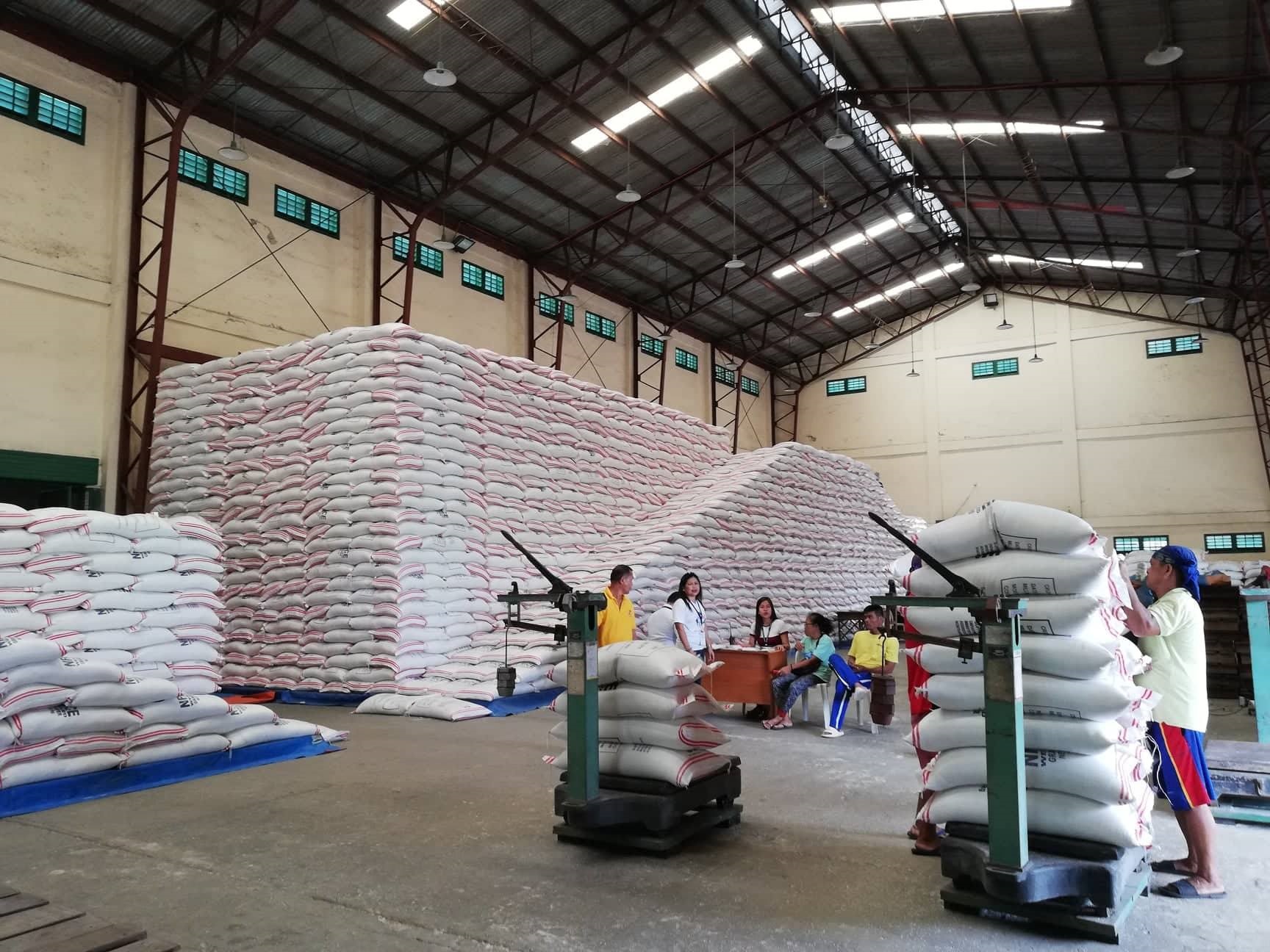 Consumers line up to buy cheap NFA rice in Bohol | Inquirer News