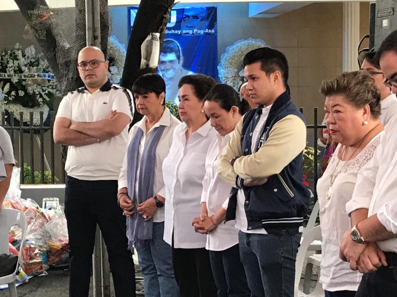 LOOK: Family, fans commemorate FPJ’s 14th death anniversary | Inquirer News