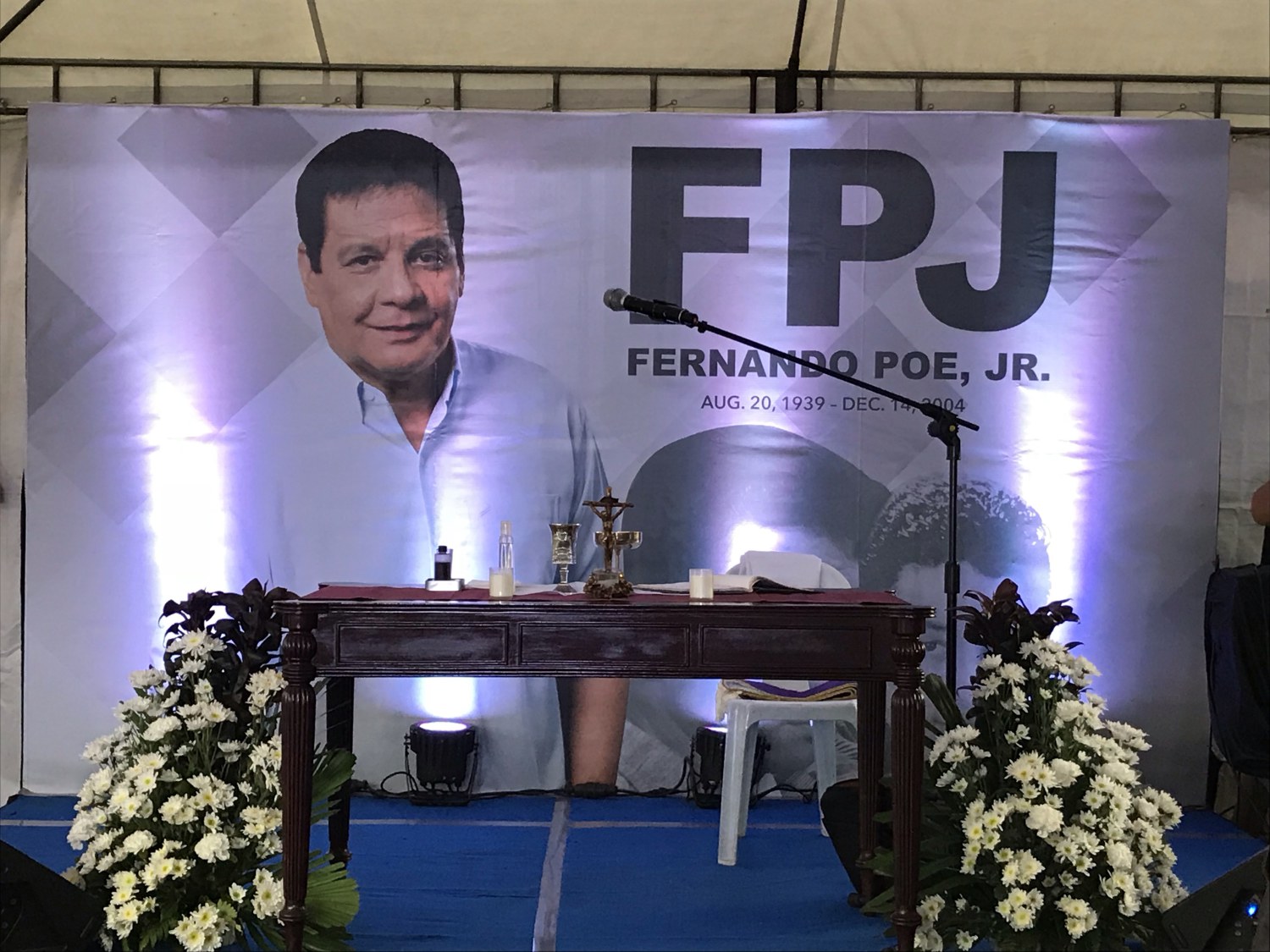 LOOK: Family, fans commemorate FPJ’s 14th death anniversary | Inquirer News