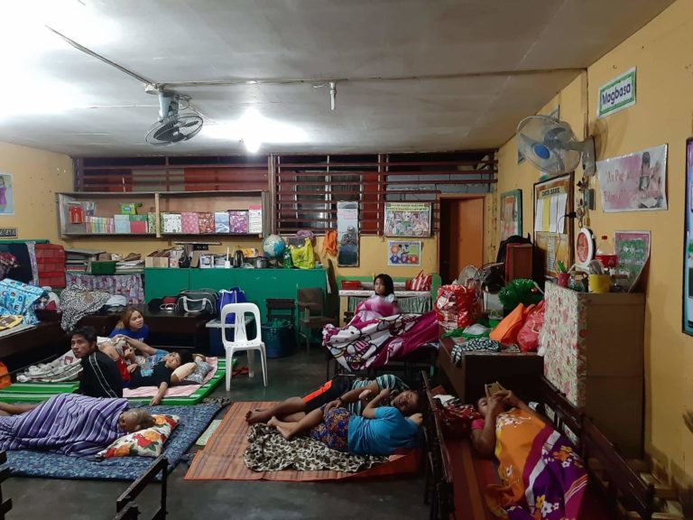 862 families living in lahar-prone villages evacuated in Albay town ... 862 families living in lahar-prone villages evacuated in Albay town ...