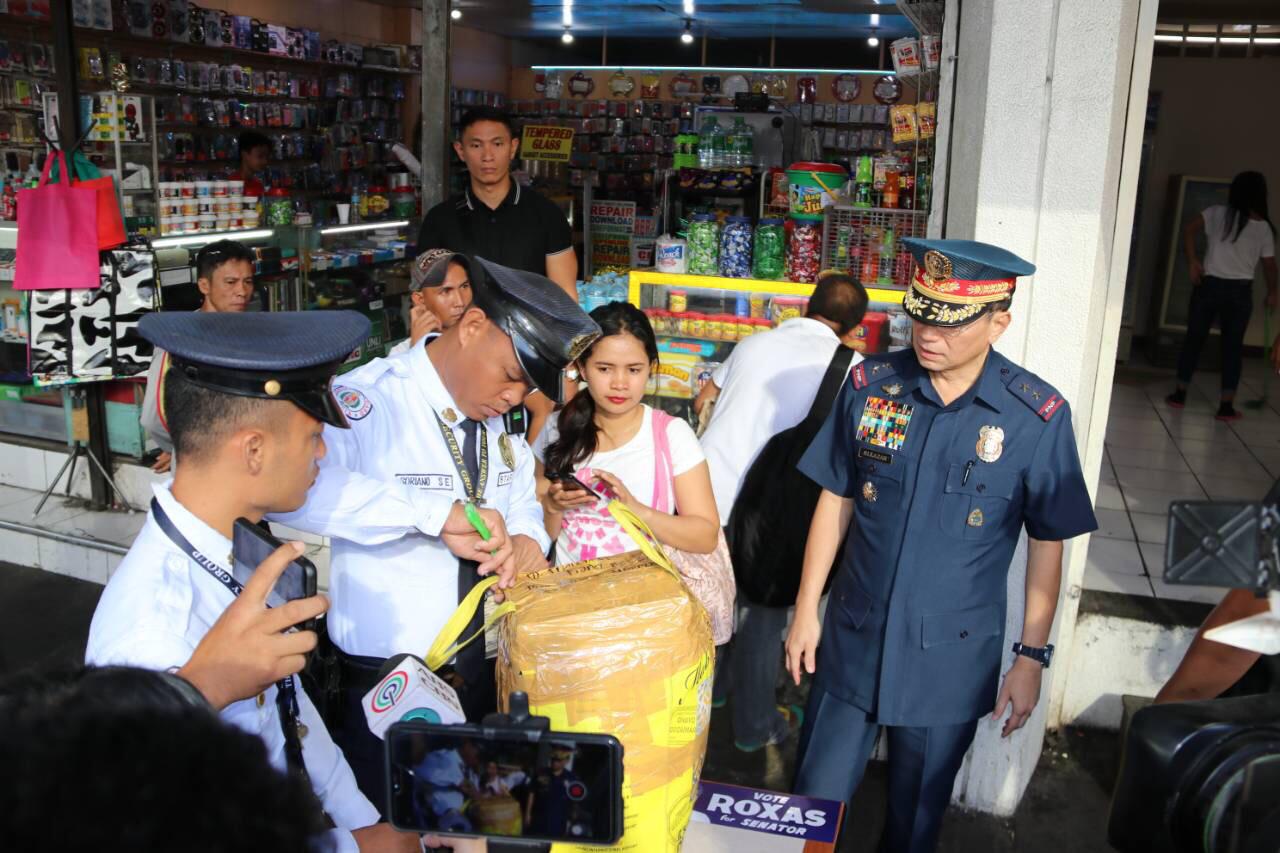 LOOK: Eleazar inspects Cubao bus terminals | Inquirer News
