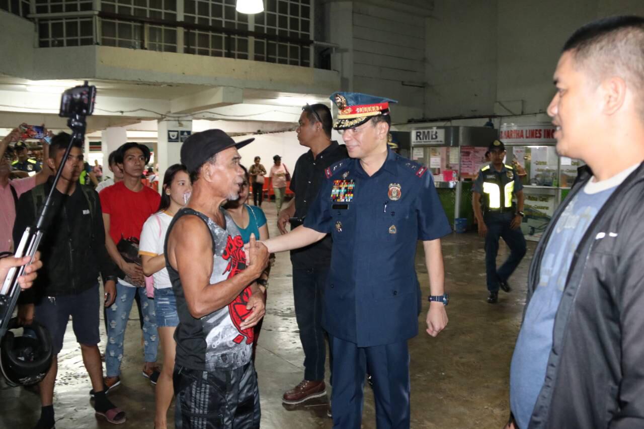 LOOK: Eleazar inspects Cubao bus terminals | Inquirer News