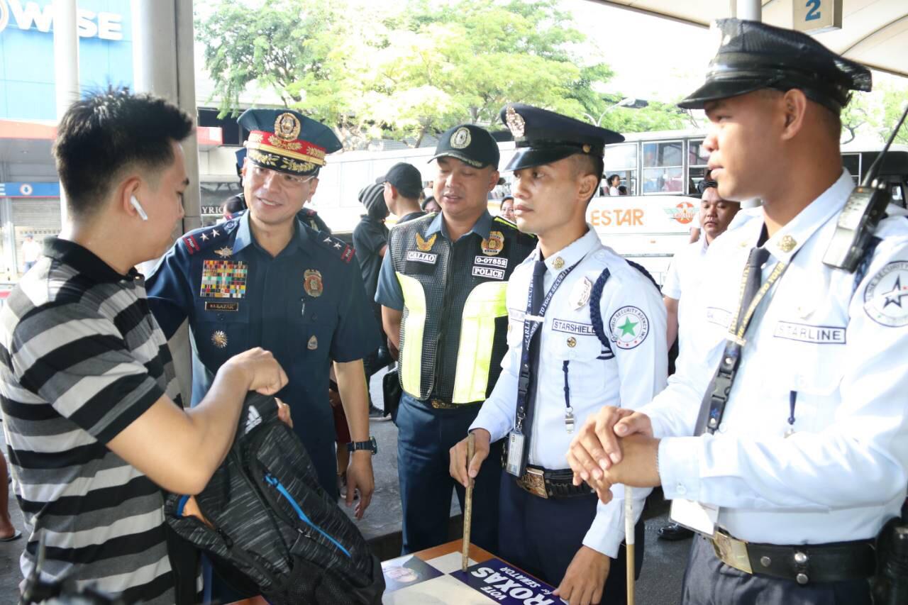 LOOK: Eleazar inspects Cubao bus terminals | Inquirer News