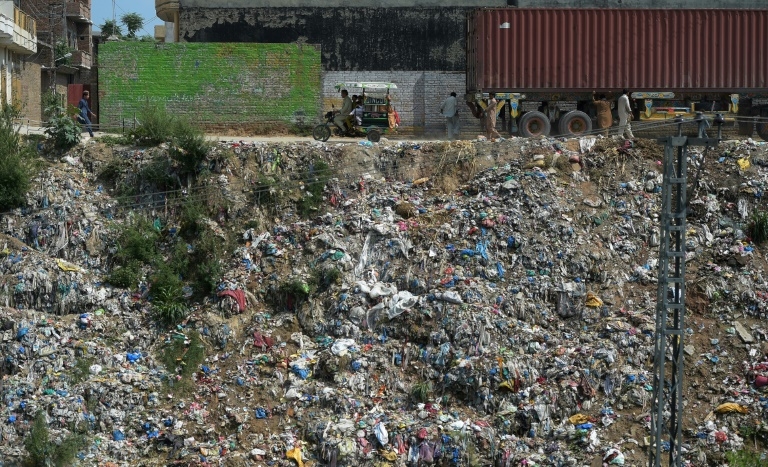 'I like plastic': Pakistan's toxic 'love affair' with waste | Inquirer News