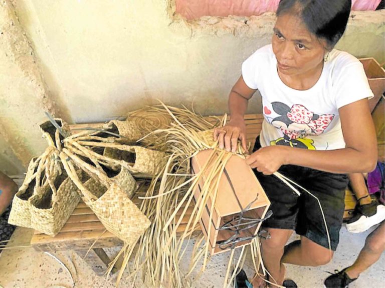 In Coron, pandan weaving binds Tagbanua women | Inquirer News