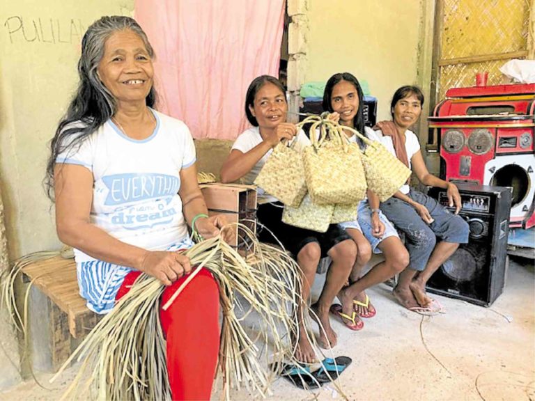 In Coron, pandan weaving binds Tagbanua women | Inquirer News