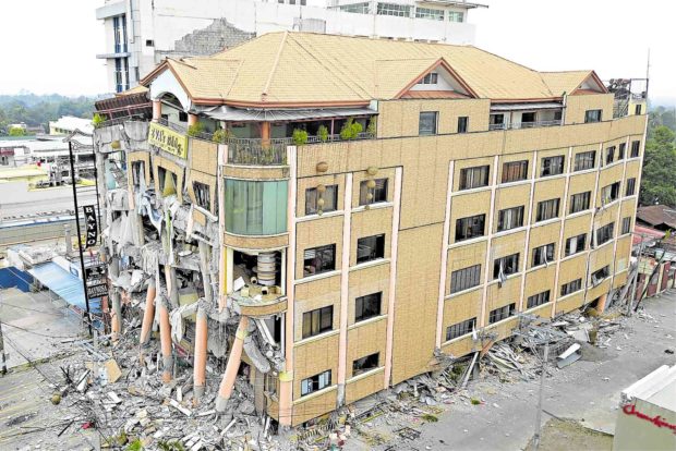 Kidapawan sets aside funds to demolish quake-damaged hotel | Inquirer News