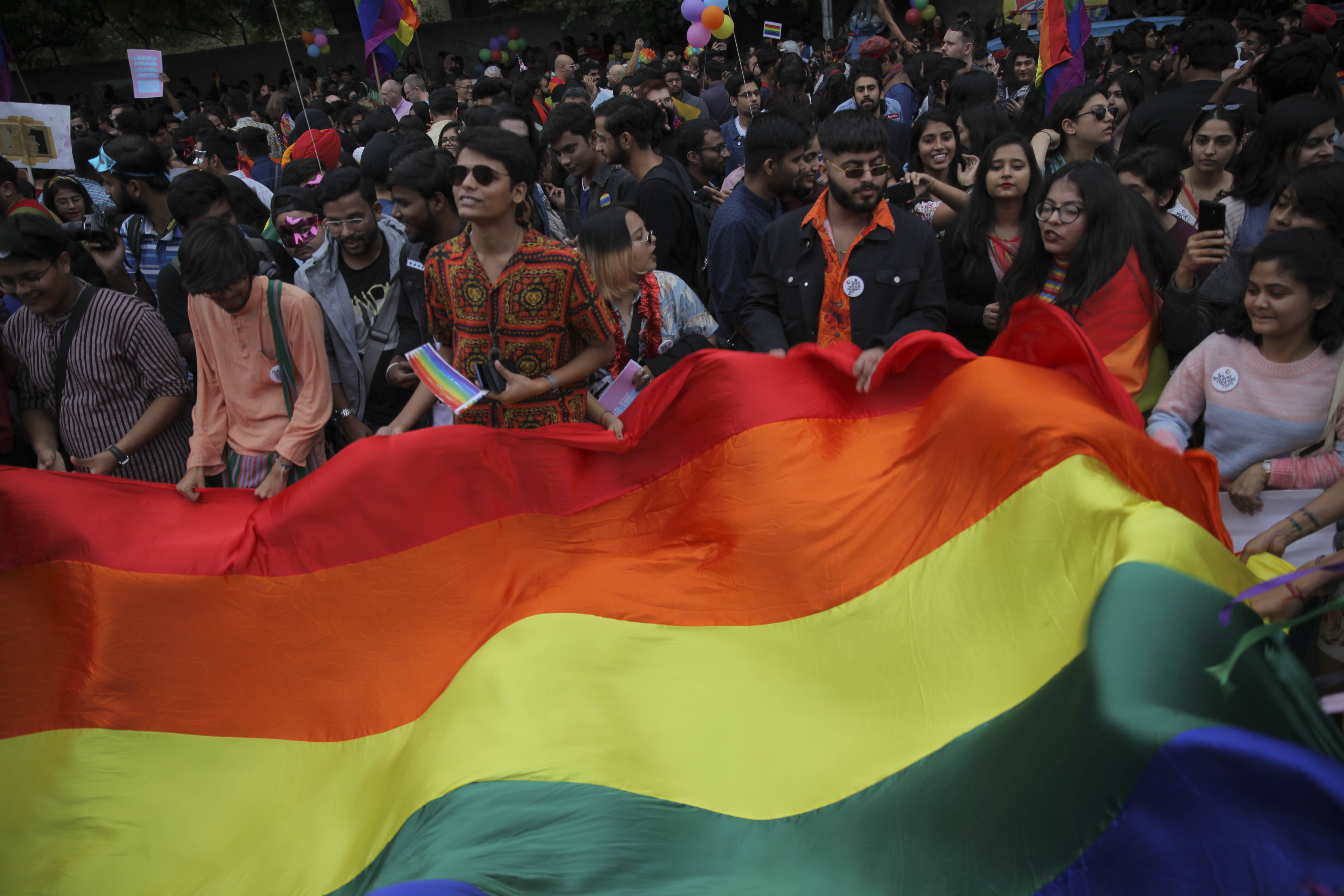 Over 1,000 LGBTQ members hold pride parade in New Delhi | Inquirer News